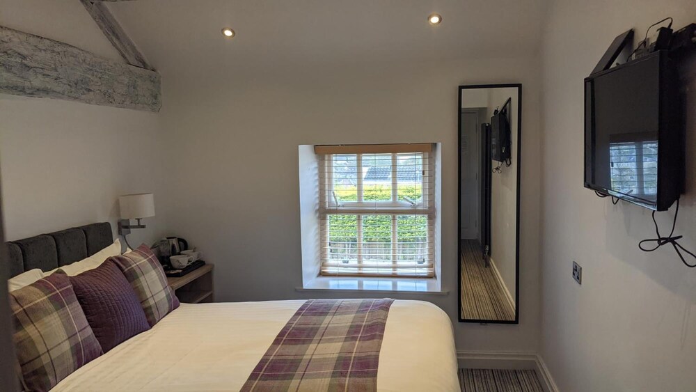 Healds Hall Hotel in Liversedge | Best Rates & Deals on Orbitz