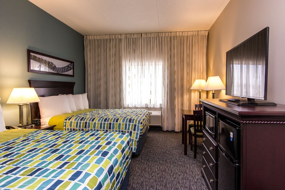 Cedar Point's Express Hotel, Sandusky: Room Prices & Reviews | Travelocity