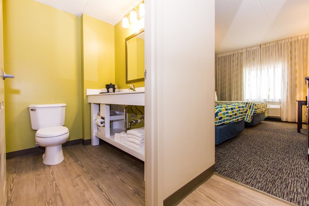 Cedar Point's Express Hotel, Sandusky: Room Prices & Reviews | Travelocity