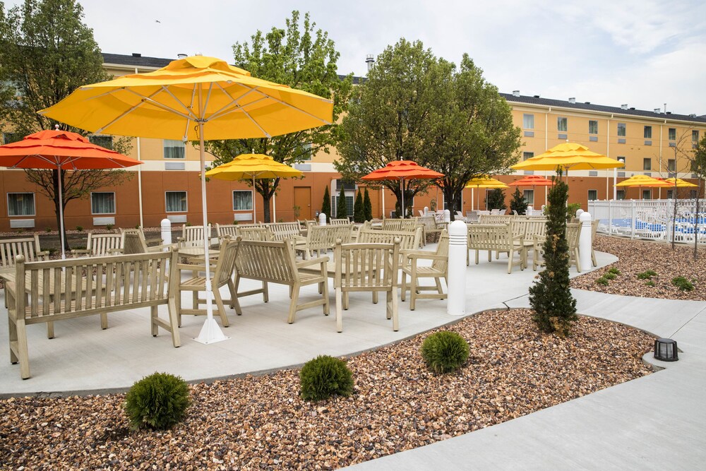 Cedar Point's Express Hotel, Sandusky: $139 Room Prices & Reviews ...