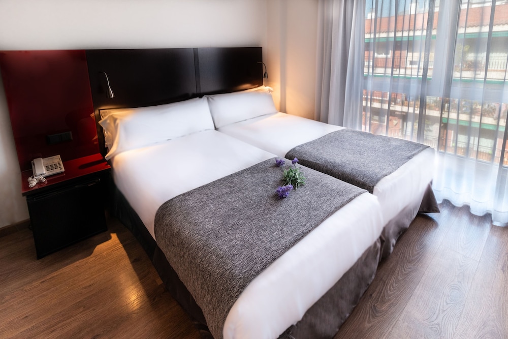 SM Hotel Sant Antoni: AU$113 Deals & Reviews (Barcelona, ESP) | Wotif
