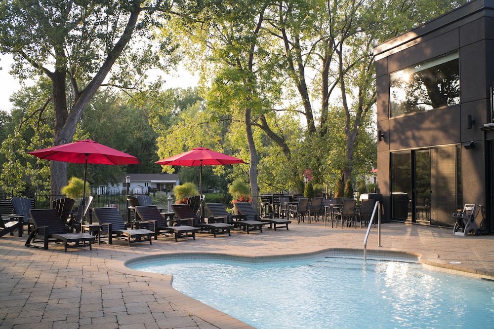 Hotel Le Rivage in Montreal | Best Rates & Deals on Orbitz