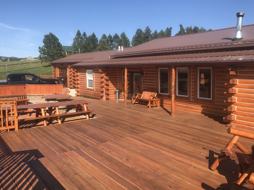 Crazy Horse Monument View! Log Cabin - modern remodel 2019 with rustic ...