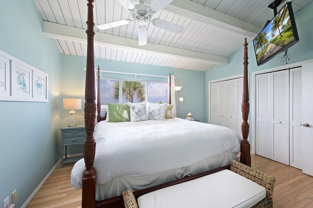 Oceanfront 3-Bedroom / 2-Bath Luxury Townhouse in the heart of ...
