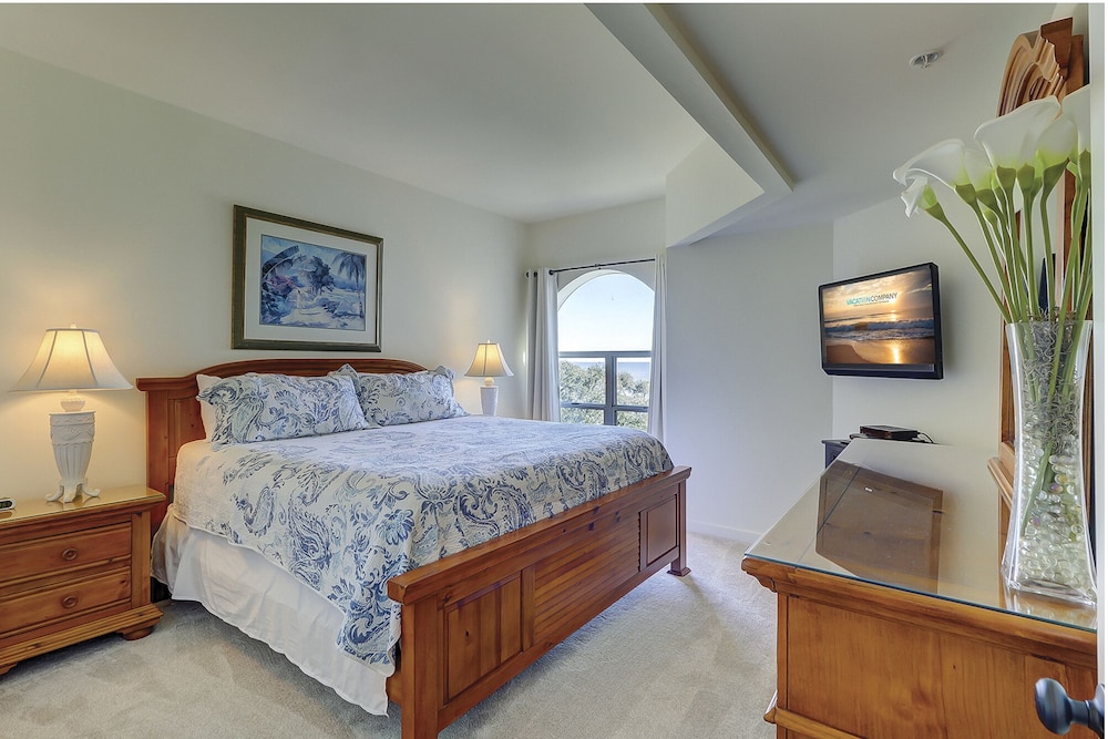 503 Barrington Arms - Crisp and Beachy. What a View! - Hilton Head ...