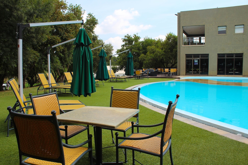 Umuzi Lodge, Secunda: Room Prices & Reviews | Travelocity