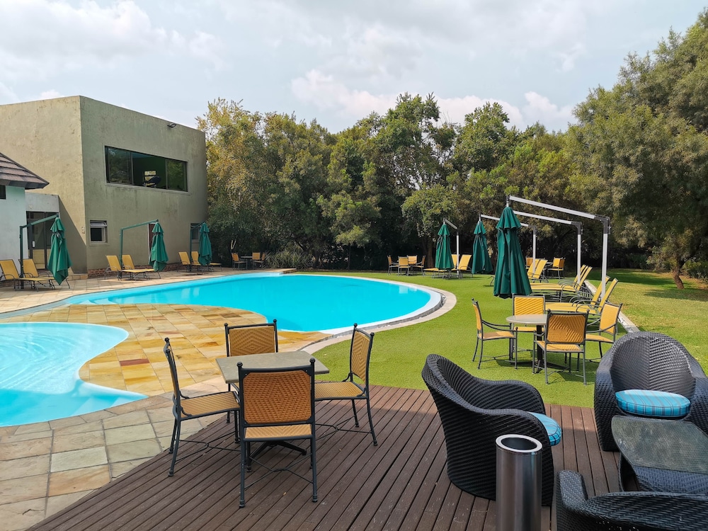 Umuzi Lodge, Secunda: Room Prices & Reviews | Travelocity