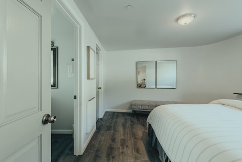 South Carriage House Suite At Chateau Noland - Avila Beach, CA