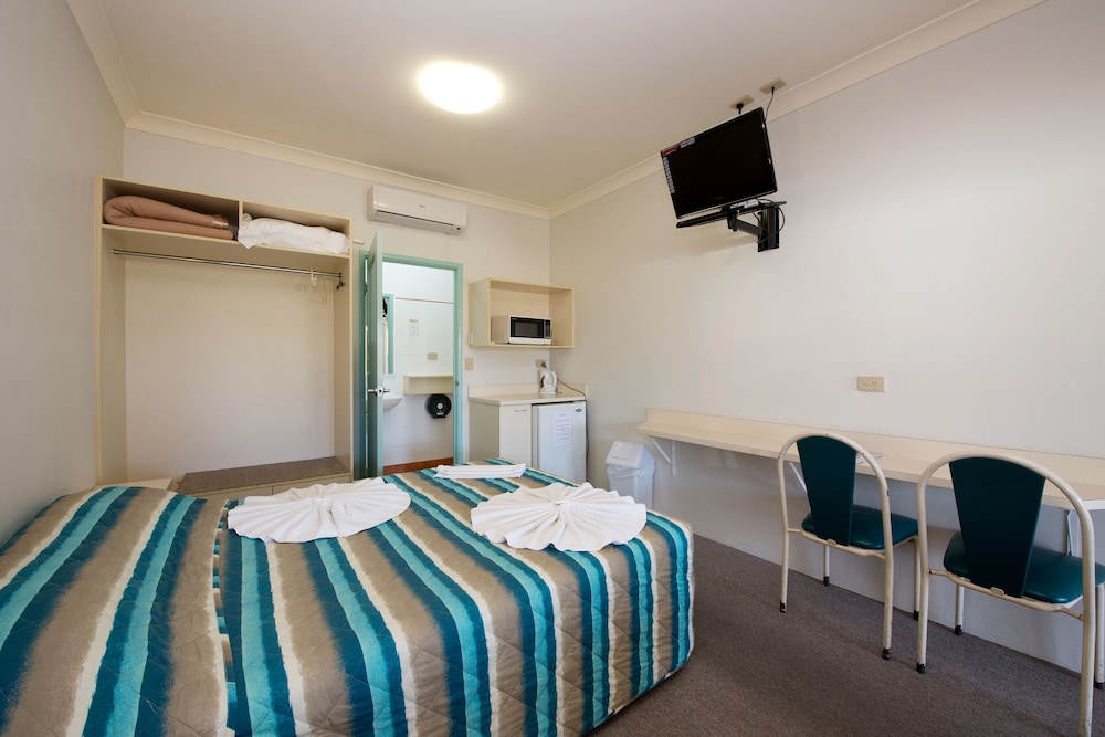 Lamington Hotel Motel: Rooms, Reviews & Deals (Maryborough, AUS) | Wotif