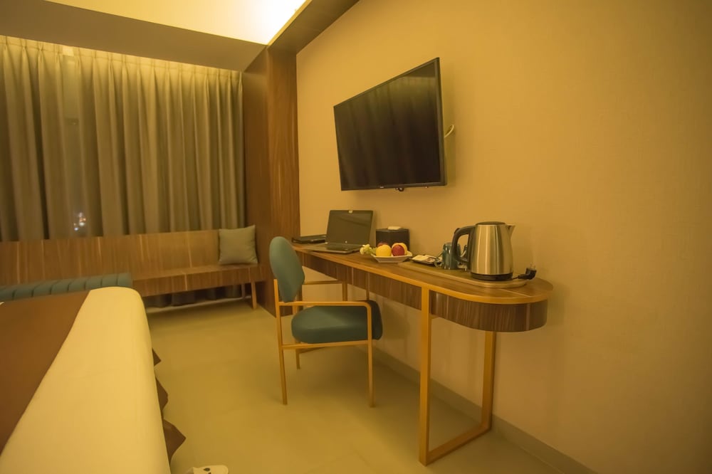 Bono Hotel Pekanbaru, Pekanbaru: Room Prices & Reviews | Travelocity