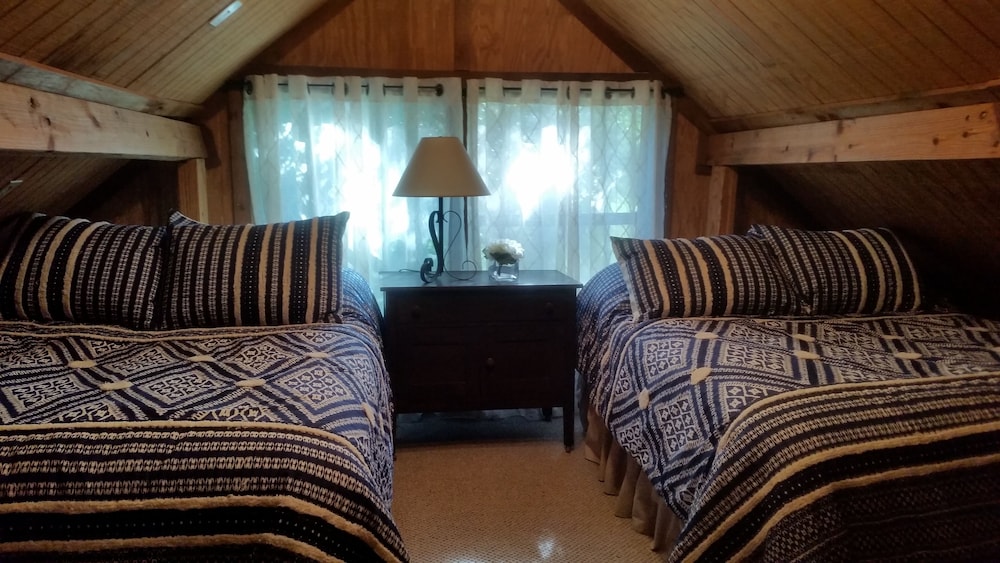 Rustic River Cabin under the Oaks and just a short walk to the river ...