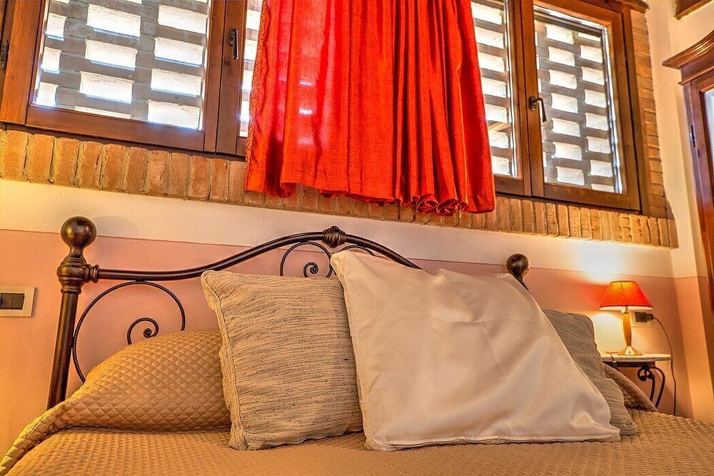 Casa Canarino G: A welcoming two-story ancient house surrounded by the ...