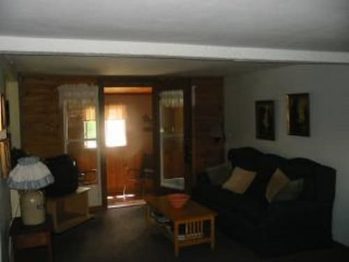 Cottage On Quiet Adirondack Lake. - Gloversville, NY