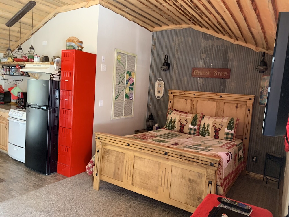 Cabin with private balcony and hot tub 5 min to Estespark and on the ...