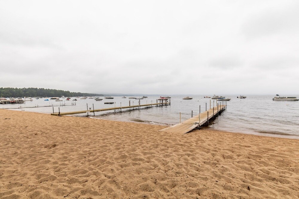 Cheerful Single Level Home w/ Shared Beach on Sebago Lake! - Sebago | Vrbo