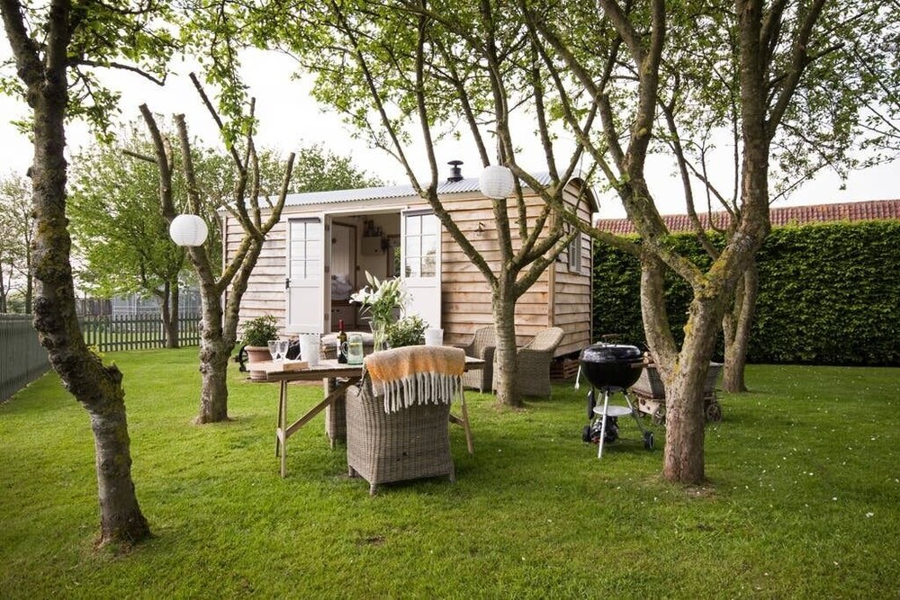 Secluded and Luxurious Shepherd's Hut: Deals & Reviews (Melksham, GBR ...