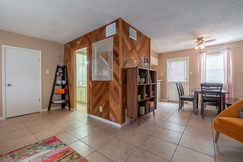 4 Beds Lackland Afb, Six Flags, Seaworld, Med Ctr - San Antonio, TX