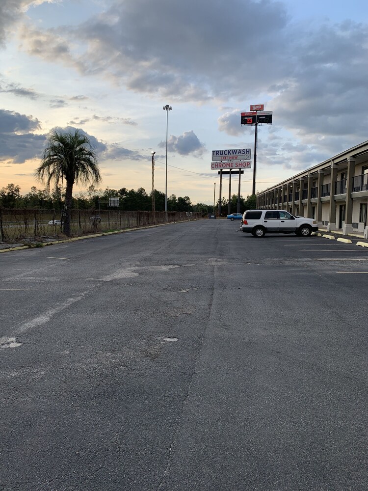 Travelers Inn, Valdosta: $45 Room Prices & Reviews | Travelocity