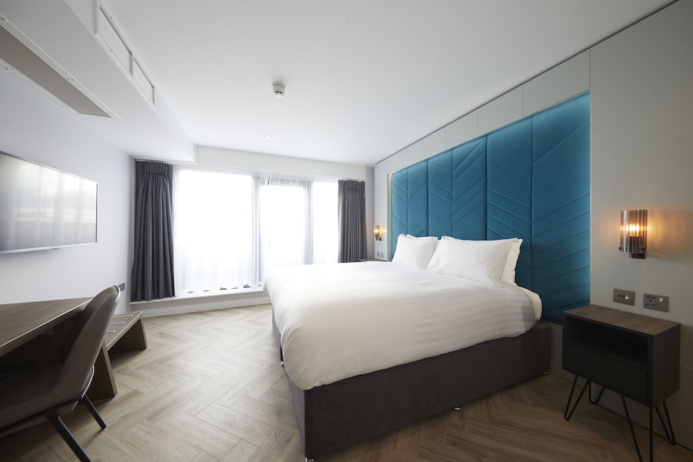 Roomzzz York City in York | Best Rates & Deals on Orbitz