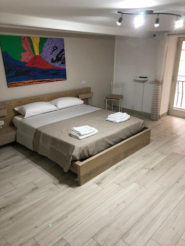La Stanza Di Pulcinella A Holiday Home In The Historic Center - Naples Airport (NAP)