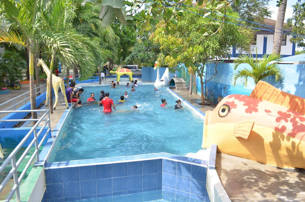 MorongStar Hotel and Resort, Morong: Room Prices & Reviews | Travelocity