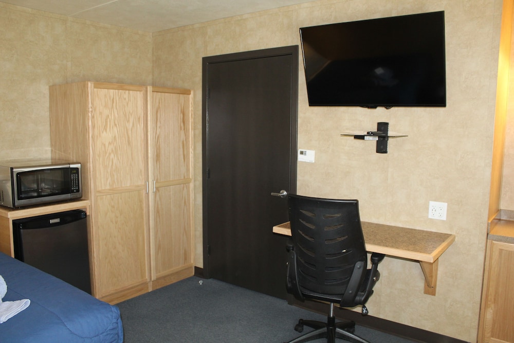 Target Hospitality-Seven Rivers Lodge Carlsbad: Rooms, Reviews & Deals ...