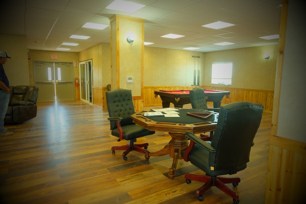 Target Hospitality-Seven Rivers Lodge Carlsbad: Rooms, Reviews & Deals ...