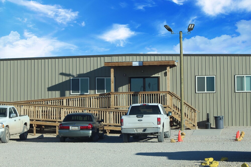 Target Hospitality-Seven Rivers Lodge Carlsbad: Rooms, Reviews & Deals ...