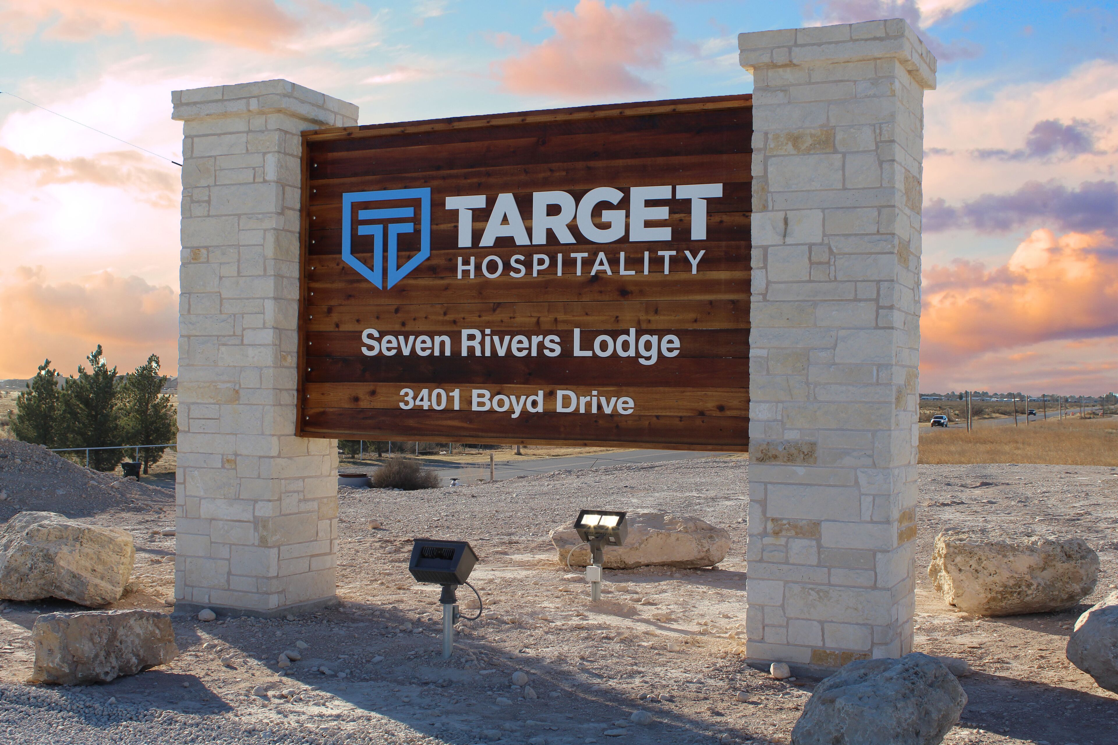 Target Hospitality-Seven Rivers Lodge Carlsbad: 2022 Room Prices, Deals ...