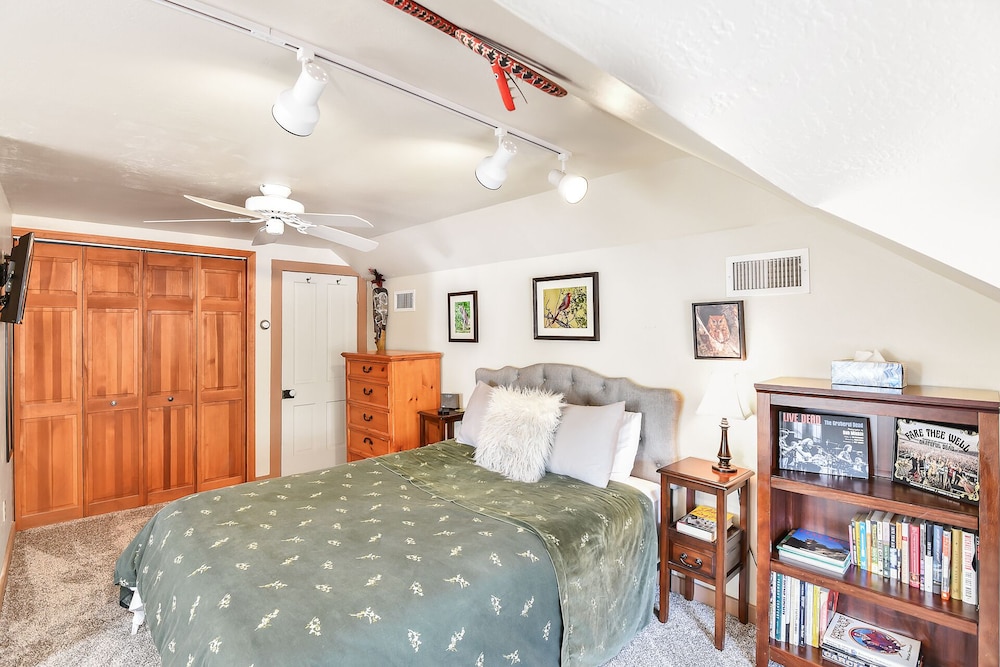 Historic Victorian Suite - Downtown Flagstaff - sleeps 6 w/ NEW Hot tub ...