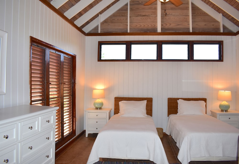 Southern Gables - Cozy villa with amazing view, 5 min walk to Little ...