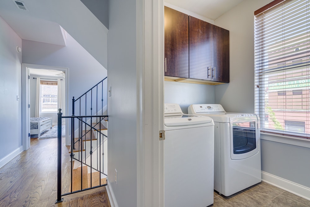 Beale 3 Blocks--Roof Top Deck- Private Garage--Video Games - Memphis | Vrbo