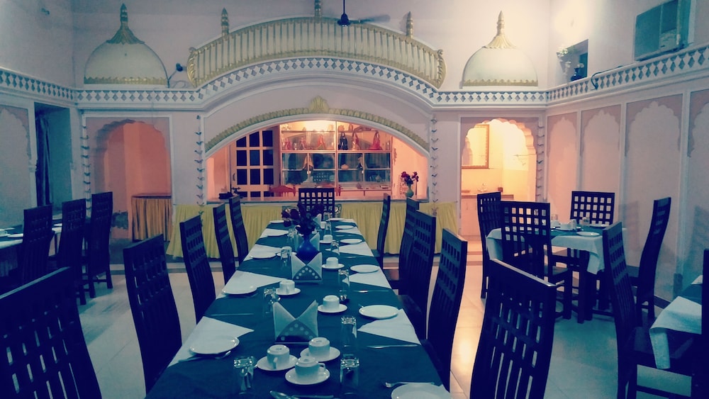 Hotel Jamuna Resort in Jhunjhunu | Best Rates & Deals on Orbitz