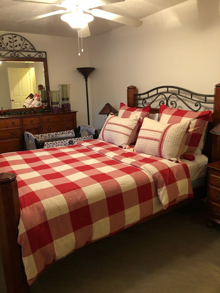 4 bedrooms, 2 bathrooms with mountain views, cozy cottage in the ...