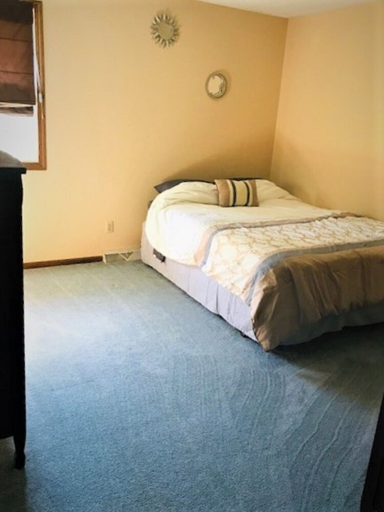 Large Centrally Located Furnished Home - Greentown | Vrbo