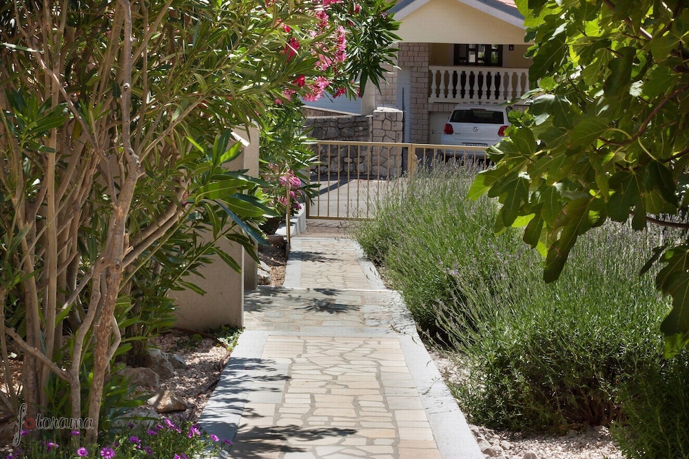 House Moderna 2 Reviews, Deals & Photos 2026 - Vrbo