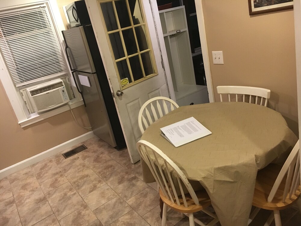 Cozy Beach Cottage at Hampton Beach, Hampton: Room Prices & Reviews ...