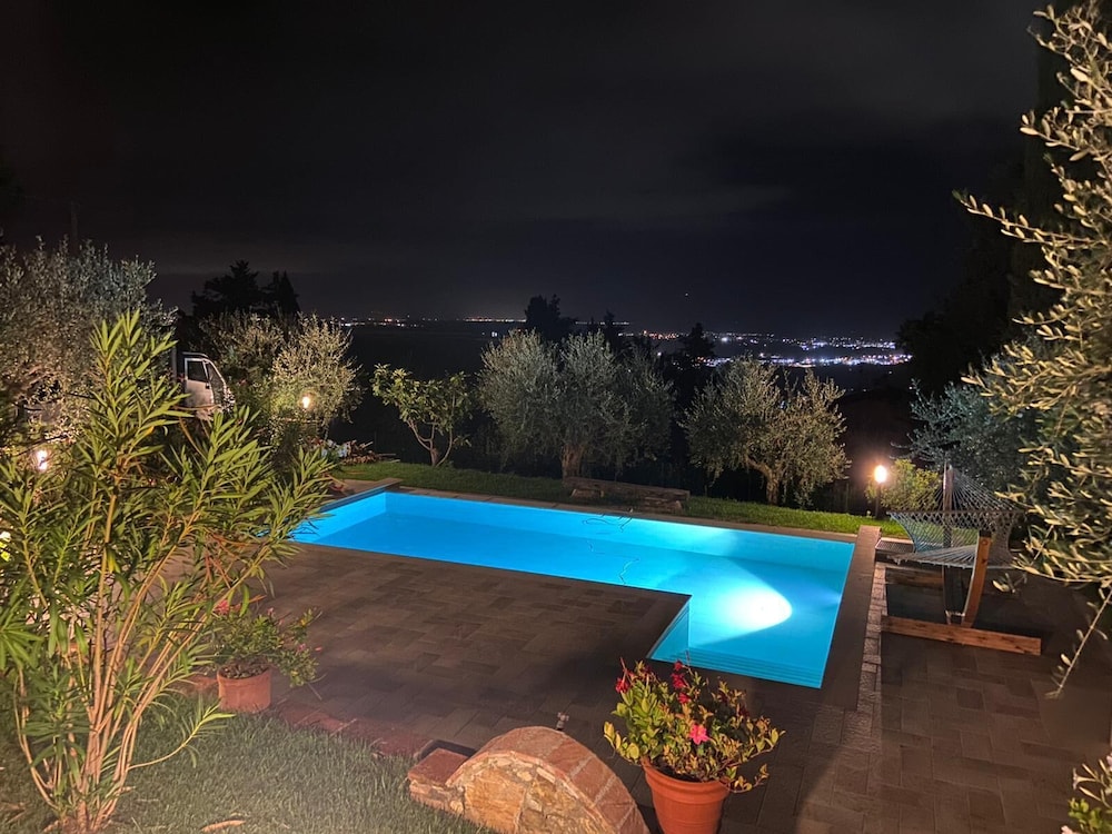 LA SASSAIOLA, Villa mit Panoramablick und Swimmingpool - Corsanico ...