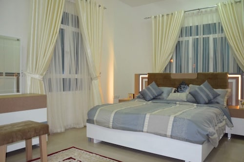 Private Apt + King Bed + Wifi + Bein Tv + Parking_ - Muscat