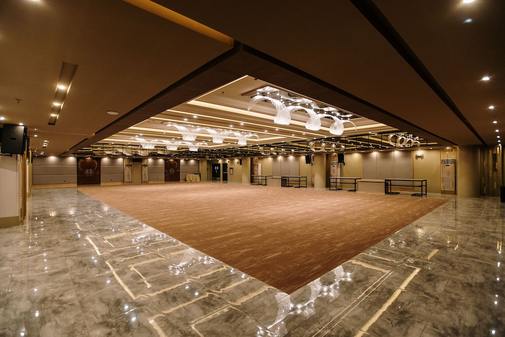 Zuri Hotel in Iloilo | Best Rates & Deals on Orbitz