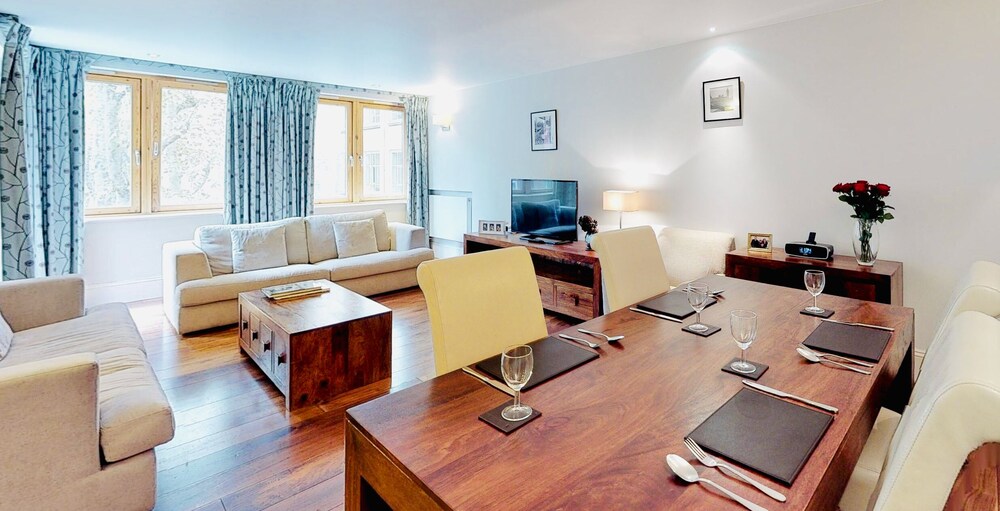 Large family apartment with private terrace - London | Vrbo