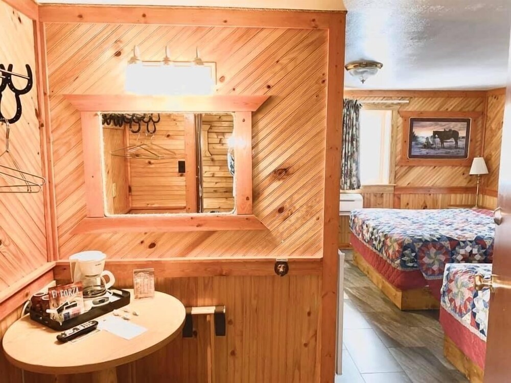 Livingston Inn, Livingston: $71 Room Prices & Reviews | Travelocity