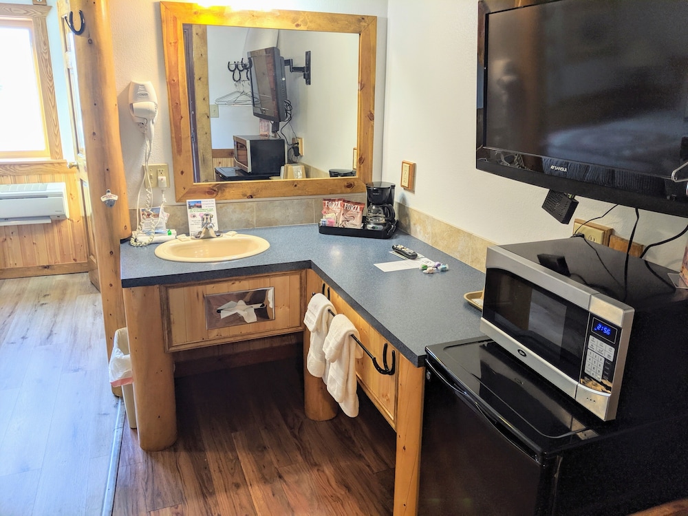 Livingston Inn, Livingston: $71 Room Prices & Reviews | Travelocity