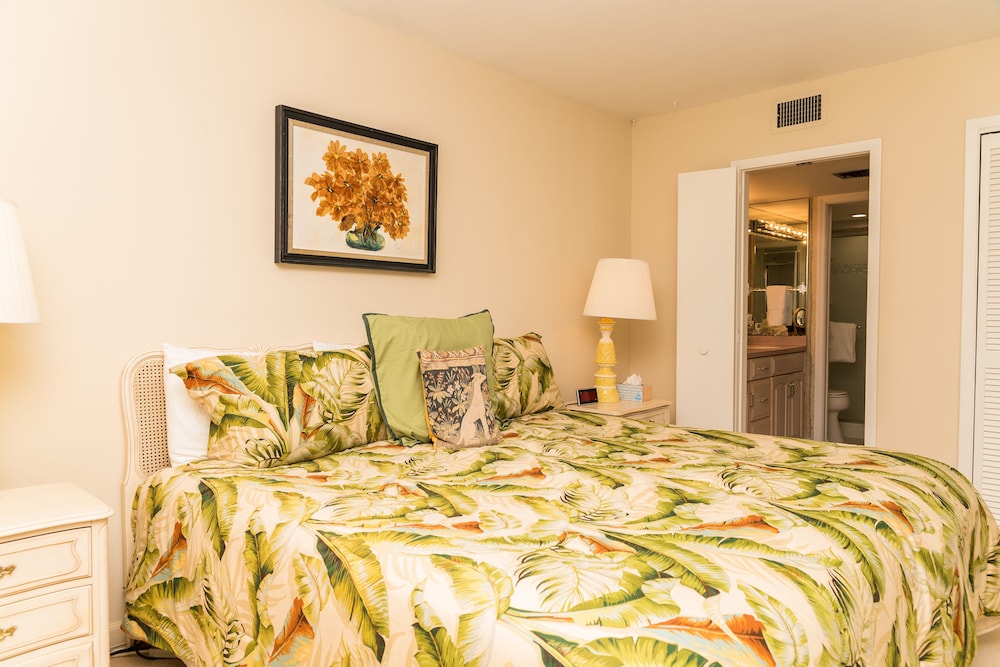 Luxury Beachfront Condo Gulf Shore Blvd, Park Shore Naples - Naples | Vrbo