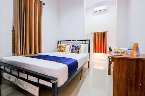 Spot On 1784 Tnc Residence Syariah - Mataram