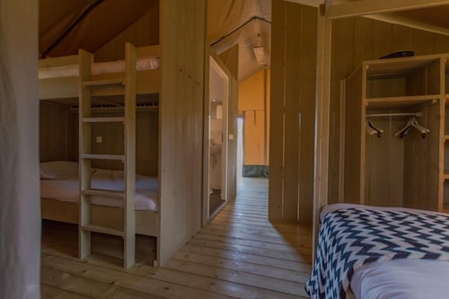 Camping In Luxury In A Luxurious 6-person Safari Tent With Bathroom? Choose Glamping In Recreation Park De Boshoek!child-friendly And With All Facilities. - Putten