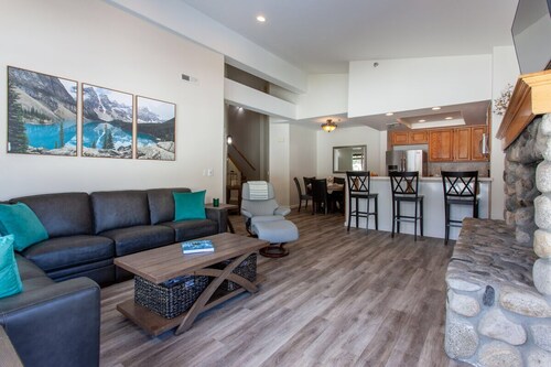 **Easy Walk To Canyon, With Underground Parking, And An Elevator To Our Condo** - Mammoth Lakes, CA