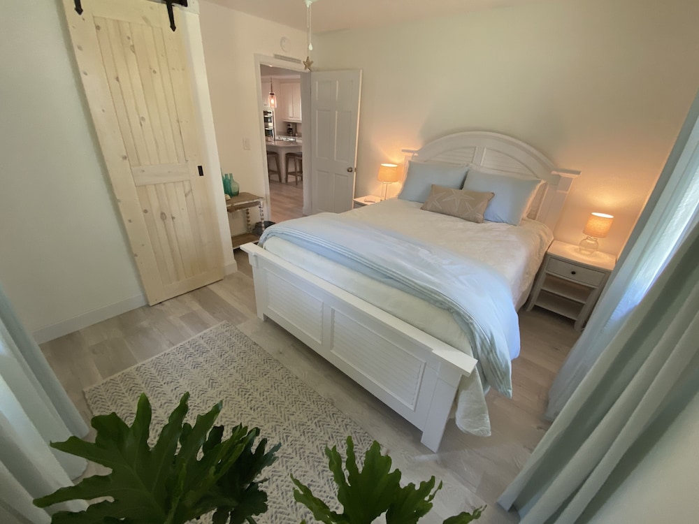 Cozy island cottage with a Key West flair - CLOSEST TO THE BEACH ...