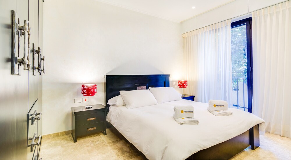 Mamilla Pool - David's Village - Jerusalem-Rent Deals & Reviews ...