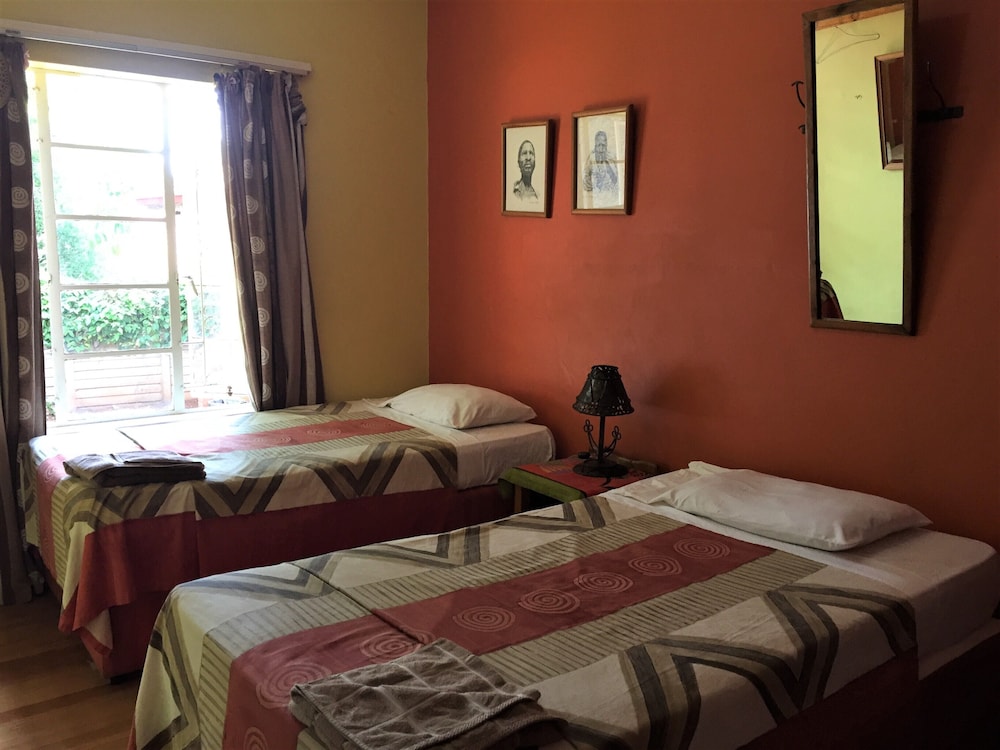 It's a Small World Backpackers Lodge - Hostel: AU$36 Deals & Reviews ...